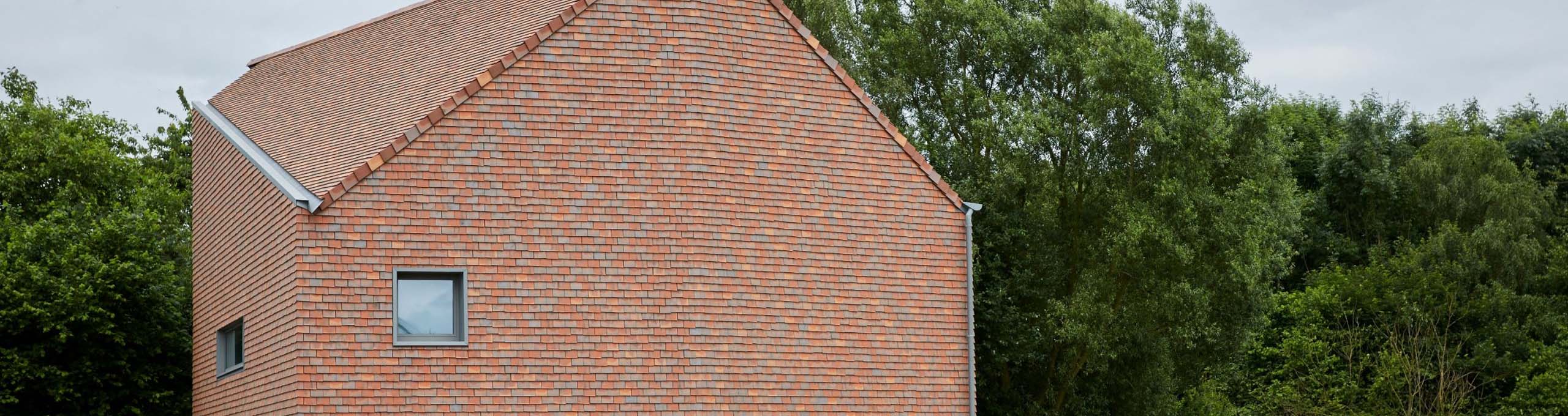 Continuation Of The Roof Material On The Facade | Kule Bricks